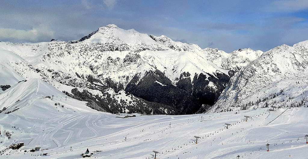 PIANI DI BOBBIO - Oggi impianti chiusi per vento, ieri in 200 bloccati ...
